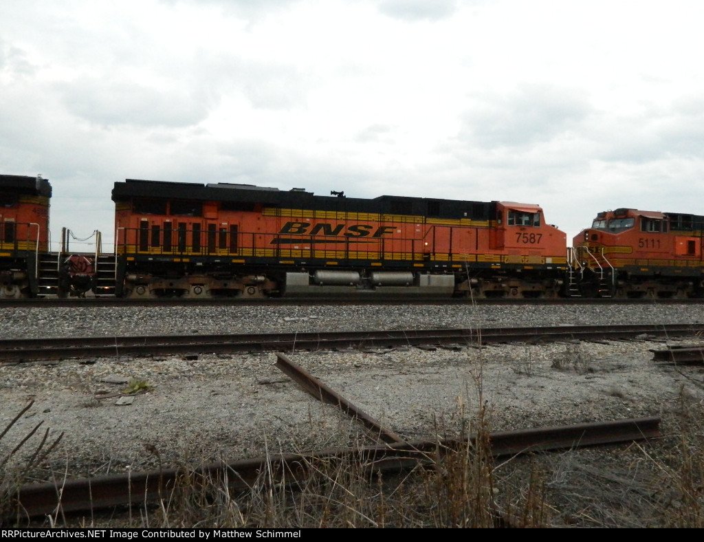 BNSF 7587
